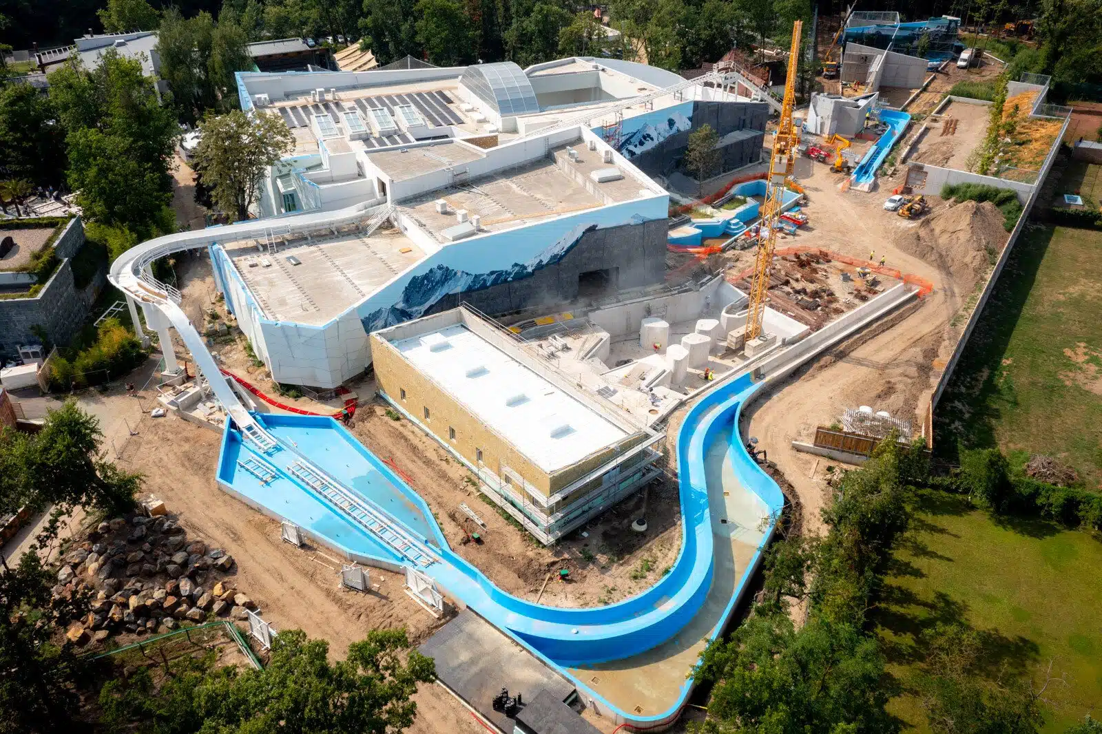 How the Ice Age is built in the summer heat in Nyíregyháza Zoo