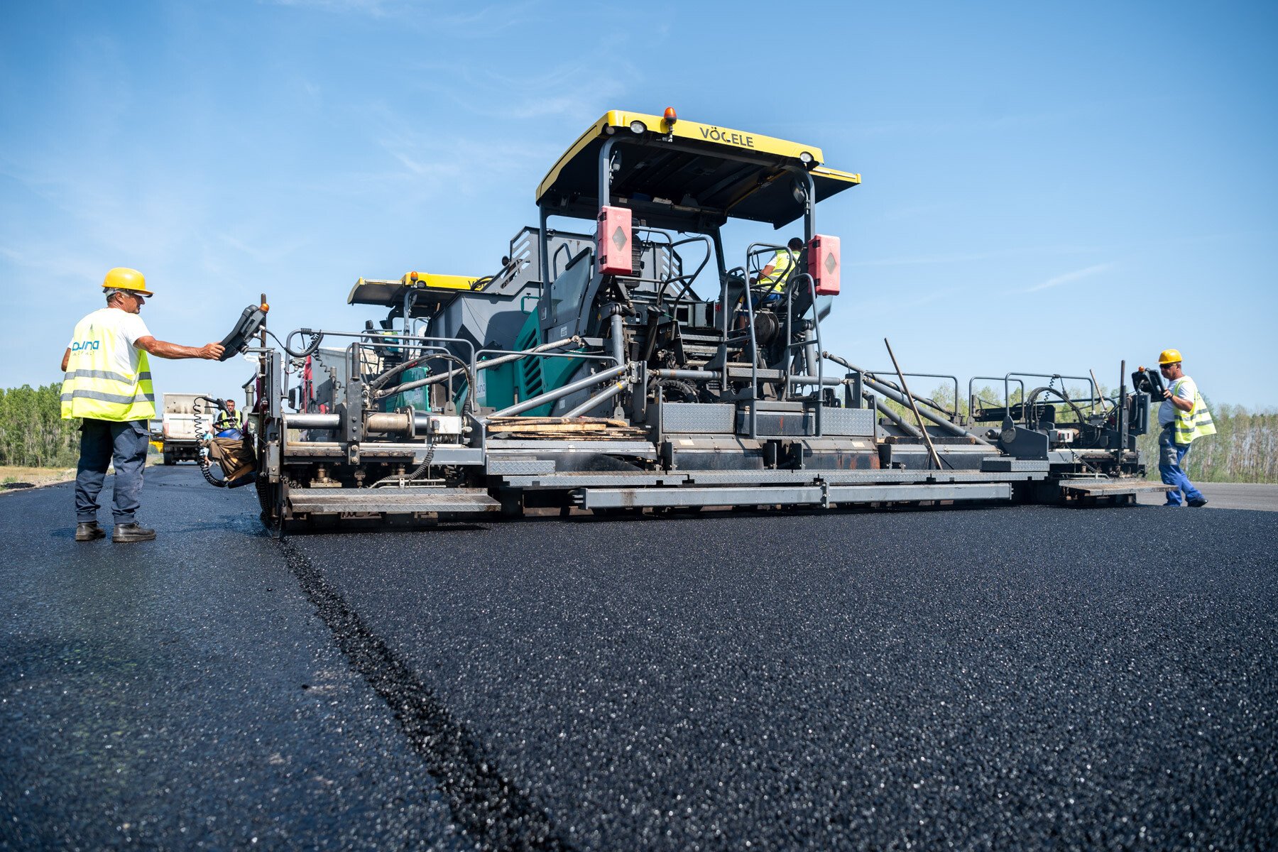 The wearing course on the last section of the M44 is already under ...